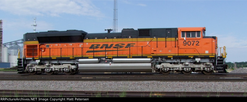 BNSF 9072